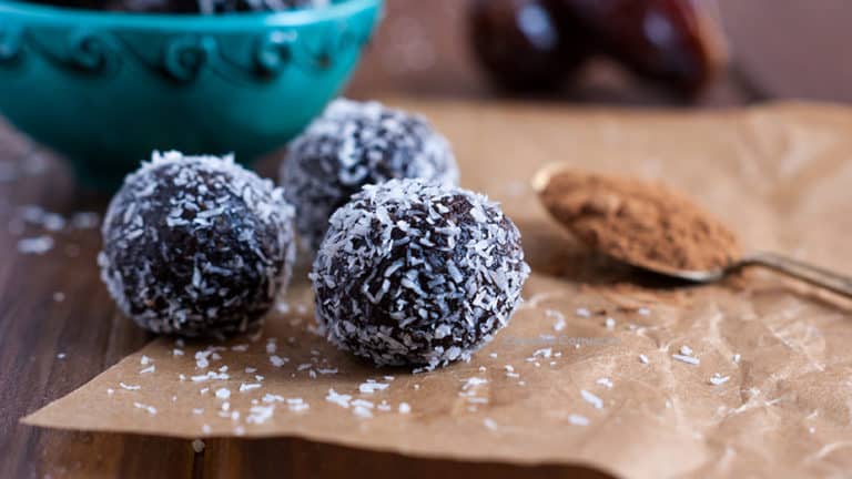 No Bake Energy Balls Recipe With Cocoa and Carob ? Claudia Canu
